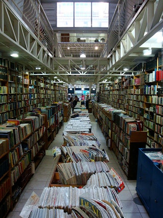 The Best Places To Buy Books, So You're Saving Money And Getting The ...