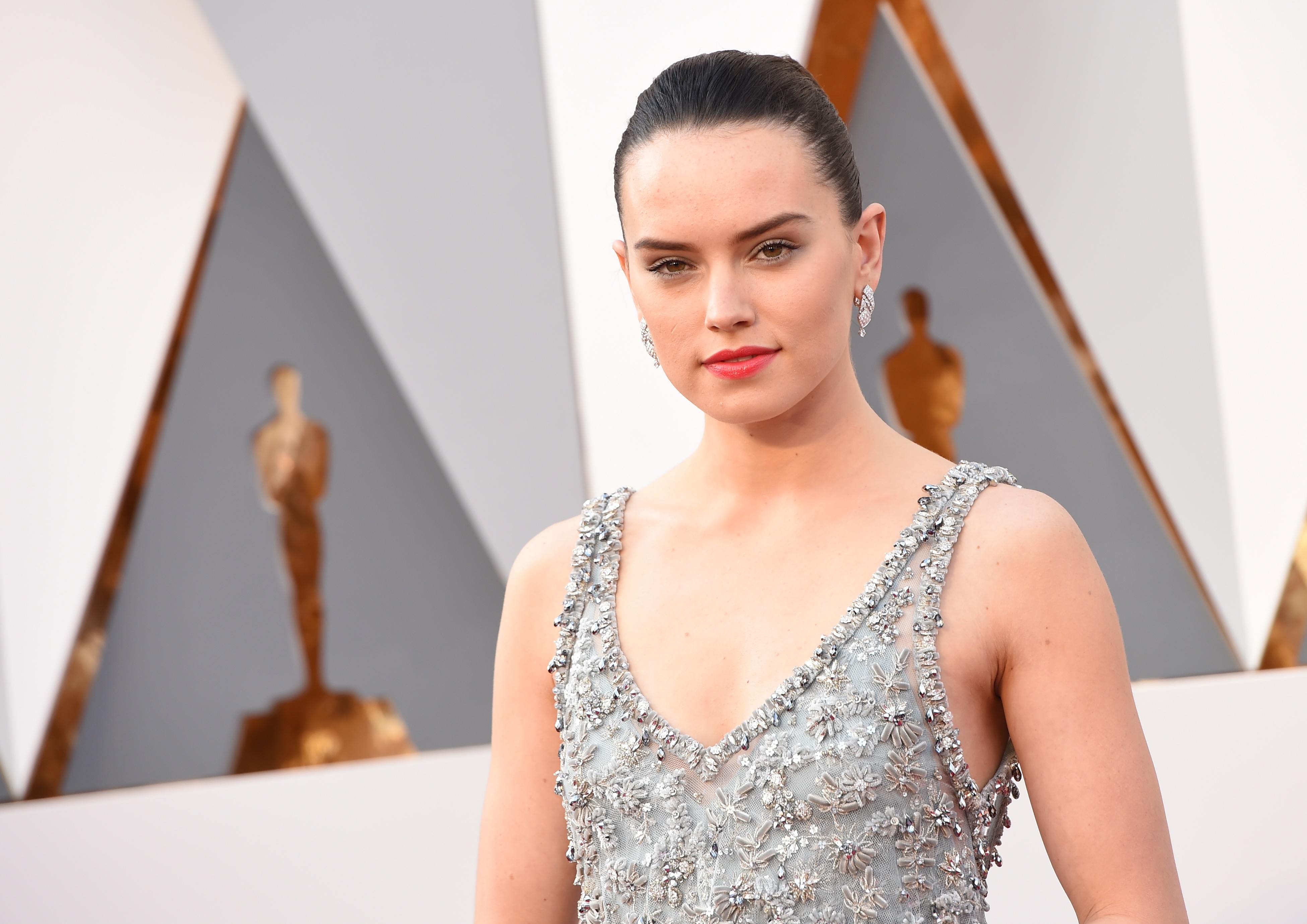 Did Daisy Ridley Copy Rey’s Hair From ‘The Force Awakens’? Those Buns ...